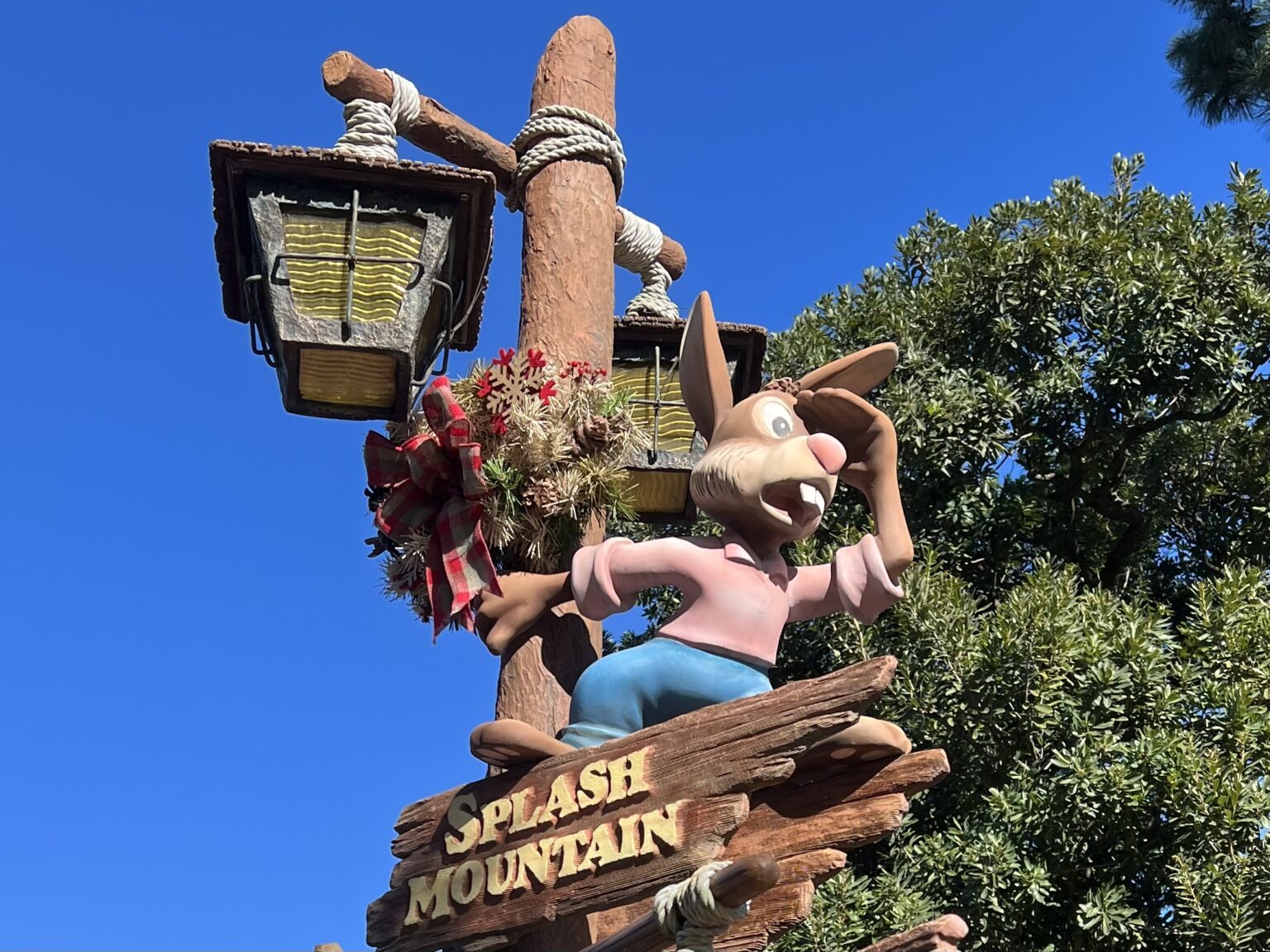 【TDL】ストーリー解説！スプラッシュ・マウンテンは笑いの国を目指す物語 | ハチミツブログ